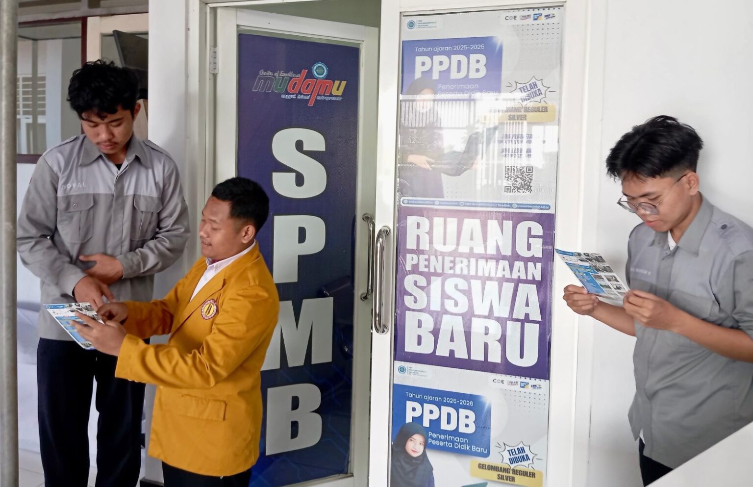 Kebijakan Ahmad Luthfi Tekan Angka Putus Sekolah: 72.460 Siswa Miskin Terserap SPMB Gratis ...